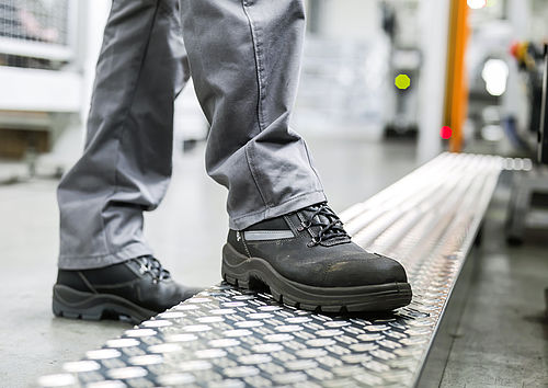 Step-protected with the BKRS walkable cable tray systems from OBO | OBO